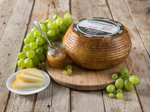 Pecorino Rigatello, lavorato in Sardegna | Un Formaggio Cademartori